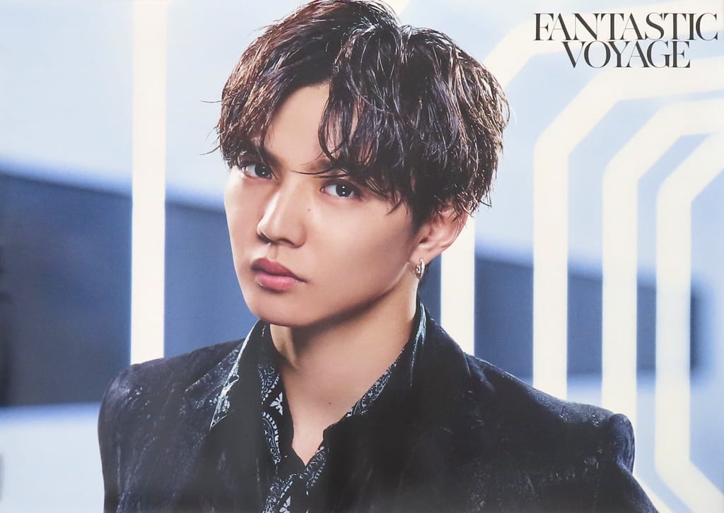 駿河屋 - A3オリジナルポスター 佐藤大樹(FANTASTICS) 「CD FANTASTIC VOYAGE」 先着購入特典（ポスター）本体不備（中）