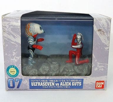 Figure ULTRASEVEN vs. Guts Alien 「 ULTRASEVEN 」 Special Effects Gallery ...