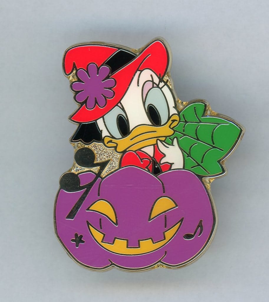 Daisy Duck pin badge 「 Disney Halloween 2017 」 Tokyo Disneyland Only ...
