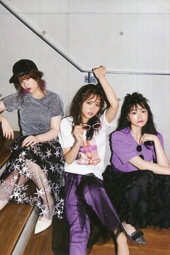 Yuka Sugai & Nijika Ishimori & Fuyuka Saito (Keyakizaka46) 3 shot post card "KEYAKI ~ 2018 ...