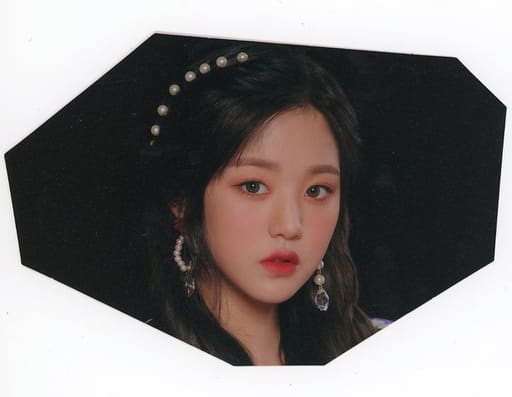 "CD BLOOM * IZ (I * WILL Ver.)", a polygon postcard of Jang Woon-young ...