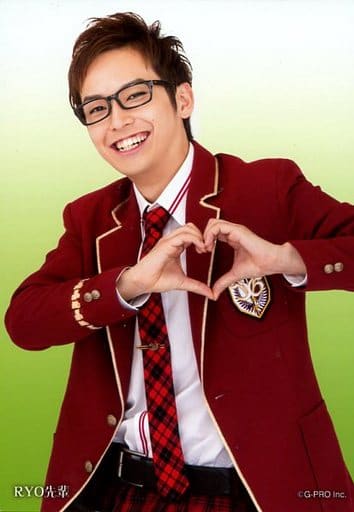 Official photo (male) / band Ryo (Senior Ryo) / Upper body, Uniform red ...