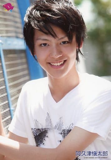 Official photo (male) / actor D2 / Shintaro Akutsu / Bust up / Costume black and white / Face ...