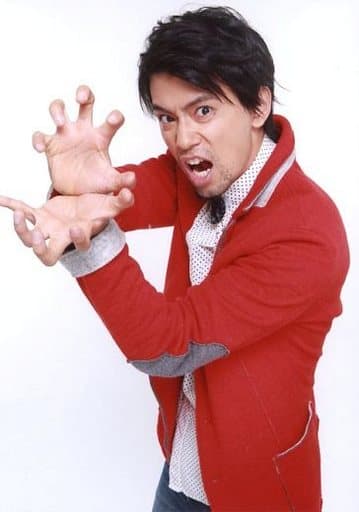 Official photo (male) / actor Yamato Kinjo / Upper body, Costume : Red ...