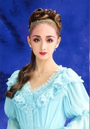 Official photo (female) / Takarazuka Revue (Sora-gumi) / actress ...