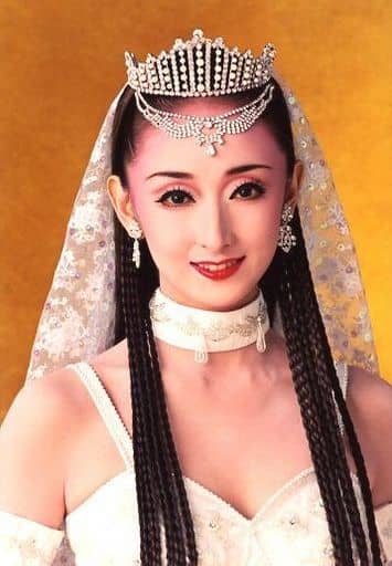 Official photo (female) / Takarazuka Revue (Sora-gumi) / actress ...