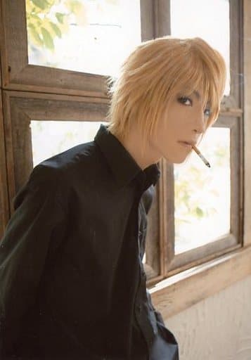 Official photo (male) / actor Hiroki Suzuki (Genshousanzou) / Upper Body / Costume Black ...