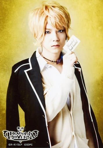 Yuya Asato (Shu Sakamaki) / upper body / right hand card / background ...