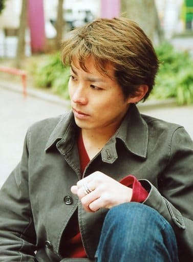 Official photo (male) / actor * pnish * / Moriyama Eiji / Upper Body, Sitting, Costume Black ...