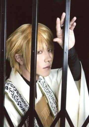 Official photo (male) / actor Hiroki Suzuki (Genshousanzou) / Bust Up / Costume White / Left ...