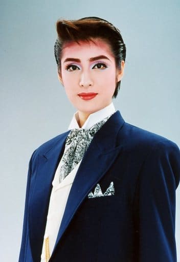 駿河屋 - 宝塚歌劇団(月組)/天海祐希/バストアップ・衣装黒白・体斜め左向き・背景グレー/「宝塚歌劇団」公式生写真（女性生写真）