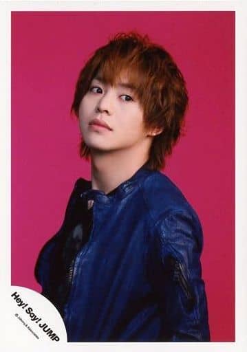 Hey! Say! JUMP / Daiki Arioka / Bust up / Costume blue / Left facing / Eye right / Face up ...