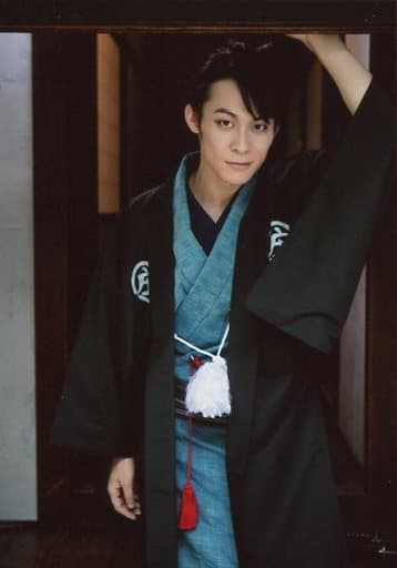 Official photo (male) / actor Yuki Fujiwara / Above the Knee / Costume ...