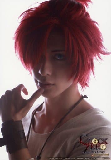 Official photo (male) / actor Ryo Oshima (Traitor) / Bust Up / Costume White / Left Thumb ...