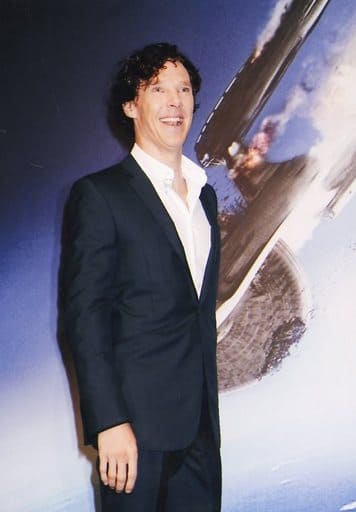 Benedict Cumberbatch / Kneecap / Body facing right / Costume suit ...