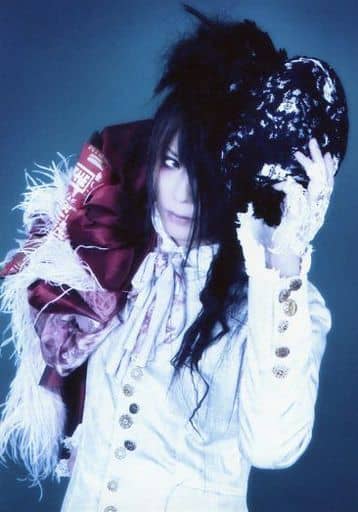 Official photo (Male) / visual kei band / Moran Moran/Hitomi Tanaka / upper body / costume white ...