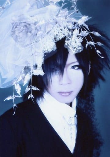 Official photo (Male) / visual kei band / Moran Moran/Velo / Bust Up / Costume Black. White ...