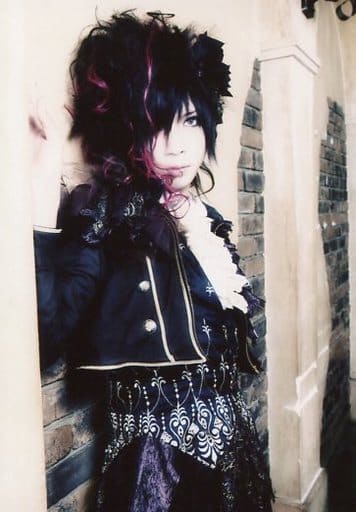 Official photo (Male) / visual kei band / Moran Moran/Velo / Upper Body / Costume Black. White ...