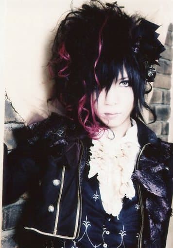 Official photo (Male) / visual kei band / Moran Moran/Velo / Bust Up / Costume Black. White ...