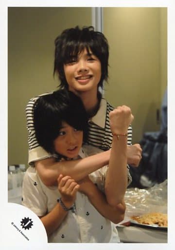 Johnnys Jr. / Yuki Nozawa, Shintaro Morimoto / Upper body / Nozawa stripe pattern costume white ...