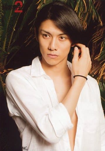 Official photo (male) / actor Tsunenori Aoki / Upper Body / White ...