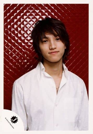 KAT-TUN / Junnosuke Taguchi / Upper body, costume white, necklace ...