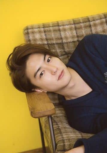 Official photo (male) / actor Yu Inaba / Landscape / Bust up / Costume ...