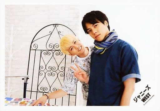 Johnny's West / Tomohiro Kamiyama / Daiki Shigeoka / Horizontal / Upper body / Costume gray ...