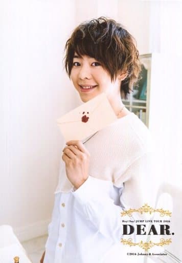 Hey! Say! JUMP / Daiki Arioka / upper body / costume white beige / body facing left / left hand ...