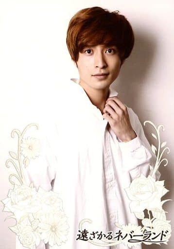 Official photo (male) / actor Yusuke Yata / Upper Body / White Costume ...