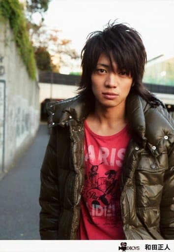 Official photo (male) / actor D-BOYS / Masato Wada / Upper-body, Down Jacket, Black / Inner Red ...