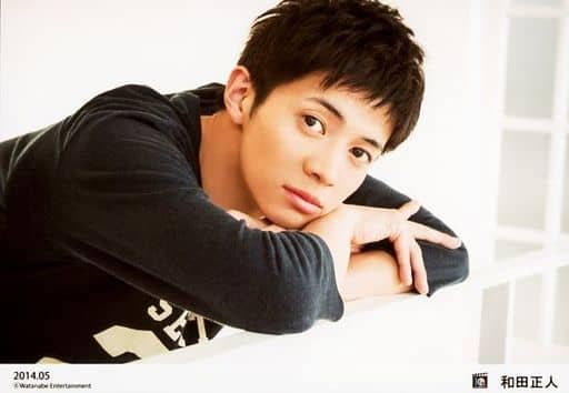 Official photo (male) / actor D-BOYS / Masato Wada / Horizontal Type, Black Costume, Arm ...