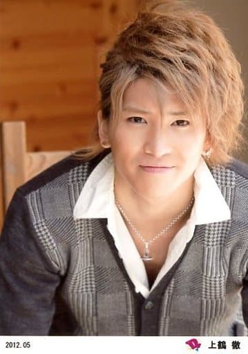 Official photo (male) / actor D2 / Toru Kamitsuru / Bust Up / Costume White Grey / Body Front ...