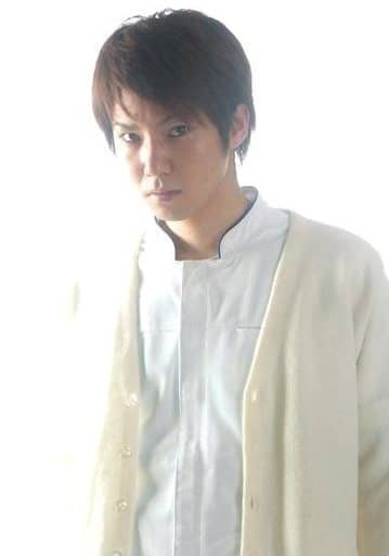 Kosuke Kuwano / Upper body / Costume white. Cardigan / Both hands below ...