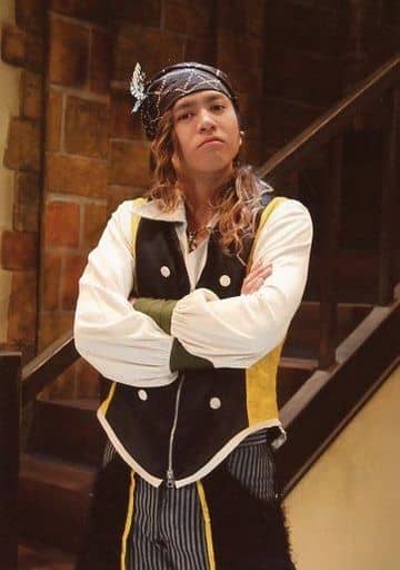 Official photo (male) / actor * pnish * / Yuichi Tsuchiya / Above the Knees, Costume Black ...