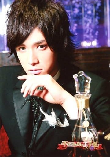 Official photo (male) / actor Daisuke Watanabe (Ran Ichijo) / Bust Up / Costume Black / Left ...