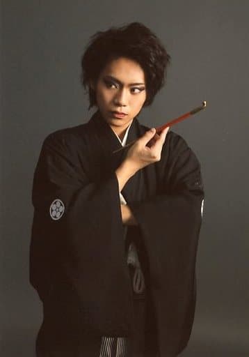Official photo (male) / actor Ryuji Sato / Above-the-knee, Wafuku, Black, White, Right Hand ...