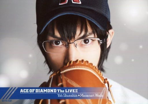 Official photo (male) / actor Masanari Wada / Yokogata / Kao-up / Uniform / Hat / Left Hand ...