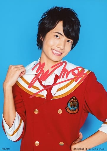 * ZEN THE HOLLYWOOD / ABE Yuma / with handwritten signature, upper body, left hand back ...