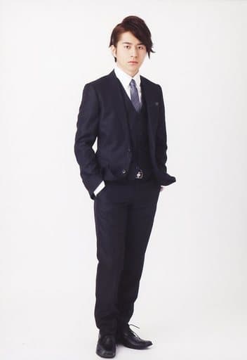 Official photo (male) / actor Ryouta Murai / Whole Body / Both Hands ...