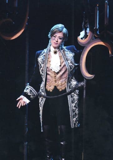 Official photo (female) / Takarazuka Revue (Hanagumi) / actress ...