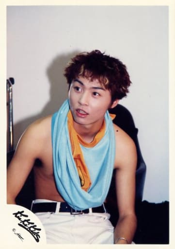 駿河屋 - KinKi Kids/堂本剛/膝上・座り・衣装水色オレンジ・目線左/公式生写真（男性生写真）