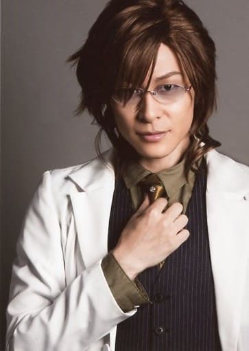 Official photo (male) / actor Yuki Fujiwara (Olive) / Bust Up / Right ...