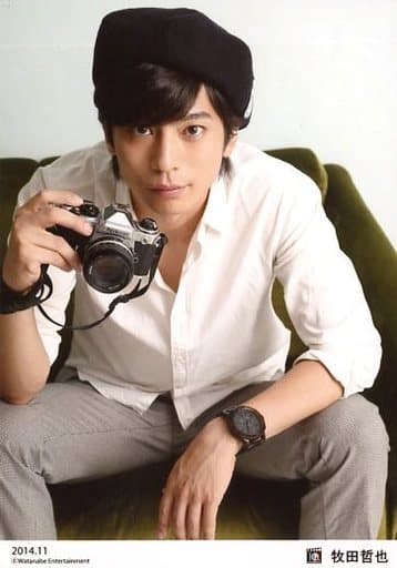 Official photo (Male) / Actor / D-BOYS D-BOYS / Tetsuya Makita / Kneecap / Sitting / White ...