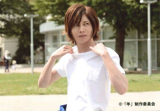 Official photo (male) / actor Toshiyuki Someya / Horizontal, Upper Body, White Costume, Double ...