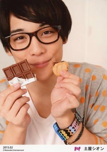 D2 / Tsuchiya Sion / Bust Up / Costume Gray-orange White / Both Hand Sweets / Glasses /' 2015.02 ...