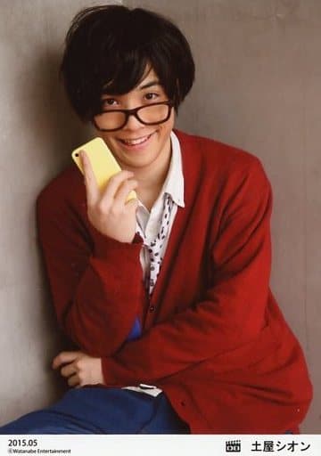 D2 / Tsuchiya Sion / Knee-Up / Sitting / Costume Blue-White / Right Hand-Up / Glasses / 「 2015. ...