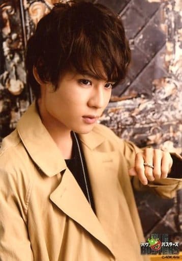 Yuta Higuchi (Midorikawa Rokuro) / Upper body / Costume beige / Right ...