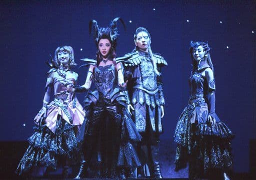 Official photo (Female) / Takarazuka Revue (Moon Group) Takarazuka ...