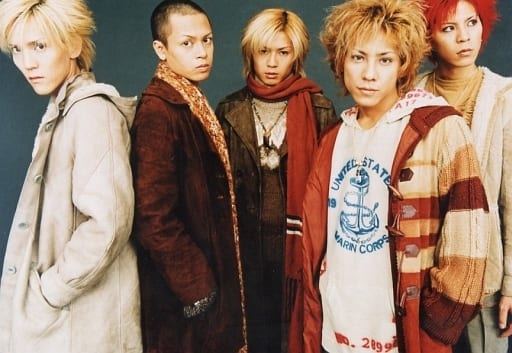 Wyse / Group (5 persons) / Horizontal ・ Upper body ・ Costume red brown ...